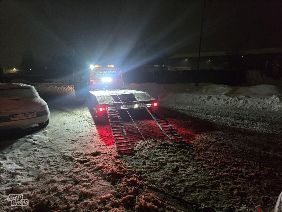 Volkswagen LT 1999 in Vilnius, with an engine capacity of 2.50 L and mileage of 321 thousand km for 4000 €, photo 3 on AUTOMOTO.COM.LV