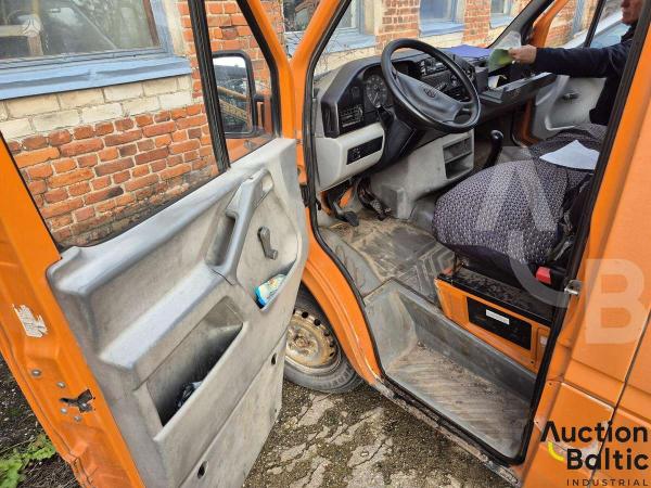 Oranžs Volkswagen LT 1999 Lazdijai, ar dzinēja tilpumu 2.46 L un nobraukumu 444 tūkst. km par 1300 €, foto 5 vietnē AUTOMOTO.COM.LV