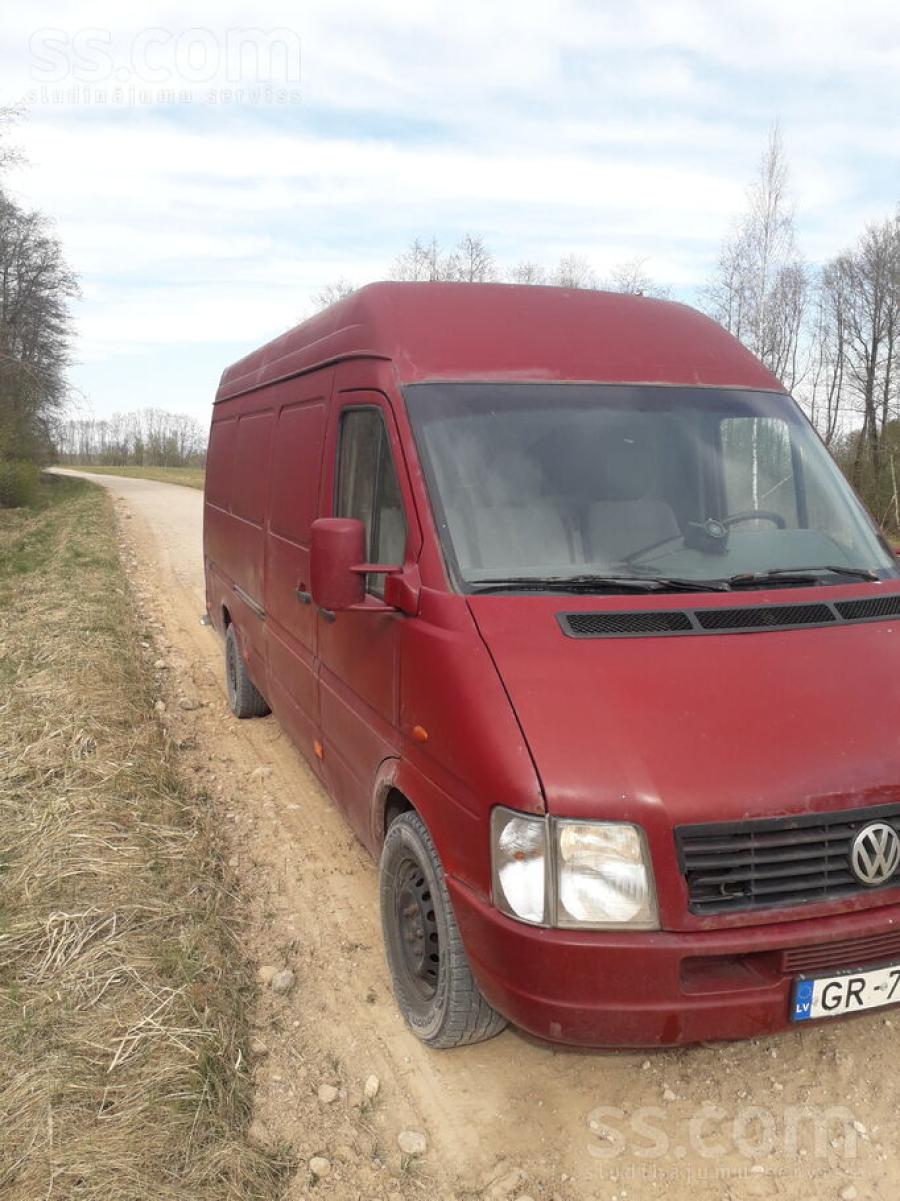 Red Volkswagen LT 2000 in Daugavpils, with an engine capacity of 2.50 L and mileage of 473 thousand km for 1600 €, photo 1 on AUTOMOTO.COM.LV
