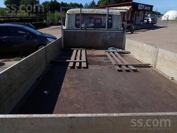 Balts Volkswagen LT 1993 Liepāja, ar dzinēja tilpumu 2.40 L un nobraukumu 301 tūkst. km par 1950 €, foto 5 vietnē AUTOMOTO.COM.LV