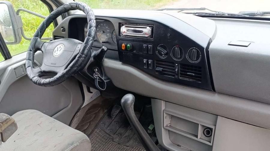 White Volkswagen LT 2003 in Vilnius, with an engine capacity of 2.80 L and mileage of 491 thousand km for 4800 €, photo 14 on AUTOMOTO.COM.LV