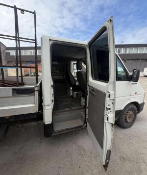 White Volkswagen LT 2004 in Klaipeda, with an engine capacity of 2.46 L and mileage of 311 thousand km for 3500 €, photo 8 on AUTOMOTO.COM.LV
