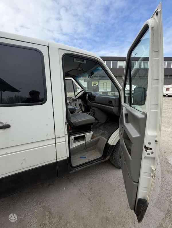 White Volkswagen LT 2004 in Klaipeda, with an engine capacity of 2.46 L and mileage of 311 thousand km for 3500 €, photo 9 on AUTOMOTO.COM.LV
