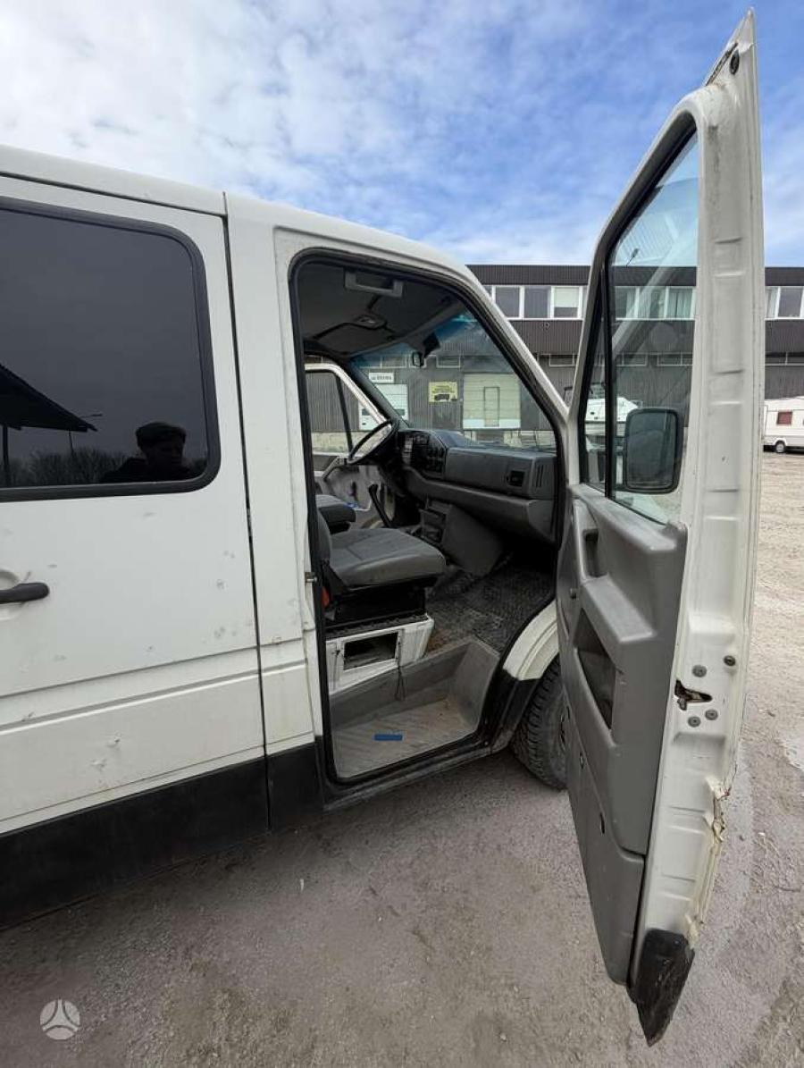 White Volkswagen LT 2004 in Klaipeda, with an engine capacity of 2.46 L and mileage of 311 thousand km for 3500 €, photo 9 on AUTOMOTO.COM.LV