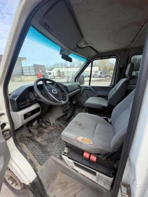 White Volkswagen LT 2004 in Klaipeda, with an engine capacity of 2.46 L and mileage of 311 thousand km for 3500 €, photo 12 on AUTOMOTO.COM.LV