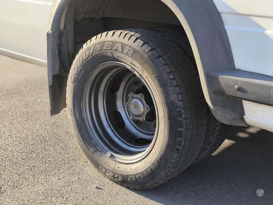 Balts Volkswagen LT 2005 Rīga, ar dzinēja tilpumu 2.80 L un nobraukumu 380 tūkst. km par 6150 €, foto 7 vietnē AUTOMOTO.COM.LV