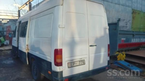 White Volkswagen LT 2003 in Daugavpils, with an engine capacity of 2.50 L and mileage of 321 thousand km for 1900 €, photo 3 on AUTOMOTO.COM.LV