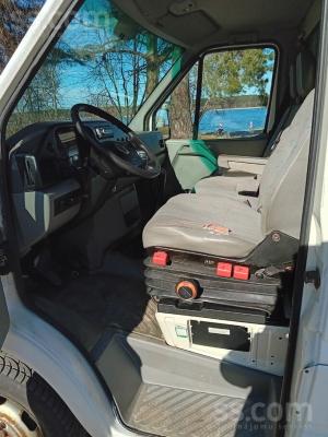 White Volkswagen LT 2003 in Riga, with an engine capacity of 2.50 L and mileage of 385 thousand km for 4100 €, photo 9 on AUTOMOTO.COM.LV