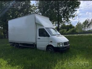 Balts Volkswagen LT 2003 Rīga, ar dzinēja tilpumu 2.50 L un nobraukumu 385 tūkst. km par 2350 €, foto  vietnē AUTOMOTO.COM.LV
