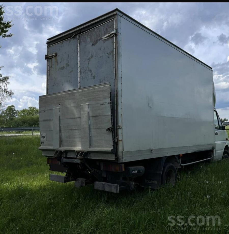 White Volkswagen LT 2003 in Riga, with an engine capacity of 2.50 L and mileage of 385 thousand km for 2350 €, photo 4 on AUTOMOTO.COM.LV