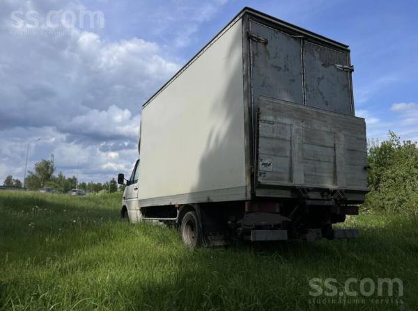 Белый Фольксваген ЛТ 2003 в Рига, объемом двигателя 2.50 л и пробегом 385 тыс. км за 2350 €, фото 4 на AUTOMOTO.COM.LV