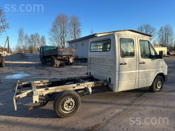 White Volkswagen LT 2004 in Riga, with an engine capacity of 2.50 L and mileage of 396 thousand km for 850 €, photo 4 on AUTOMOTO.COM.LV