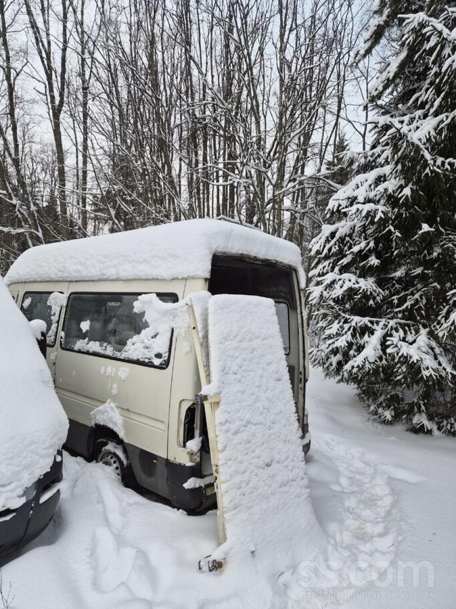 White Volkswagen LT 2004 in Aluksne, with an engine capacity of 2.50 L and mileage of 400 thousand km for 1500 €, photo 1 on AUTOMOTO.COM.LV
