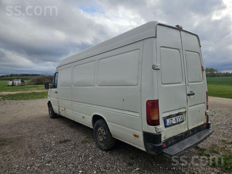White Volkswagen LT 2005 in Valmiera, with an engine capacity of 2.50 L and mileage of 316 thousand km for 3350 €, photo 3 on AUTOMOTO.COM.LV