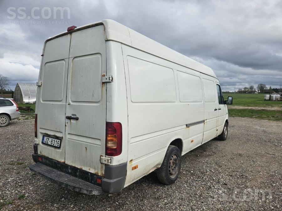 White Volkswagen LT 2005 in Valmiera, with an engine capacity of 2.50 L and mileage of 316 thousand km for 3350 €, photo 4 on AUTOMOTO.COM.LV