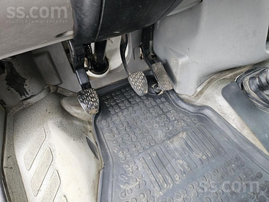 Balts Volkswagen LT 2003 Rīga, ar dzinēja tilpumu 2.50 L un nobraukumu 345 tūkst. km par 5000 €, foto 25 vietnē AUTOMOTO.COM.LV