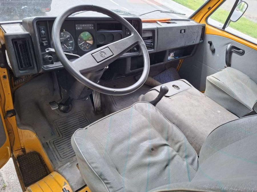 Yellow Volkswagen LT 1994 in Vilnius, with an engine capacity of 2.40 L and mileage of 250 thousand km for 900 €, photo 5 on AUTOMOTO.COM.LV