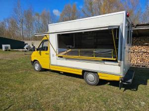 Yellow Volkswagen LT 1999 in Trakai, with an engine capacity of 2.46 L and mileage of 240 thousand km for 3500 €, photo 3 on AUTOMOTO.COM.LV