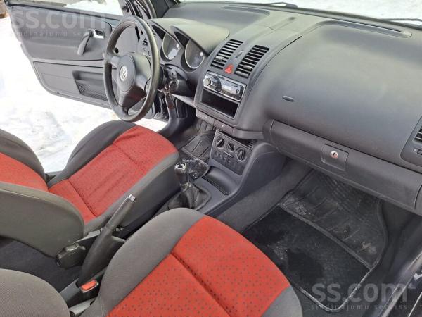 Black Volkswagen Lupo 2000 in Valmiera, with an engine capacity of 1.00 L and mileage of 203 thousand km for 950 €, photo 2 on AUTOMOTO.COM.LV