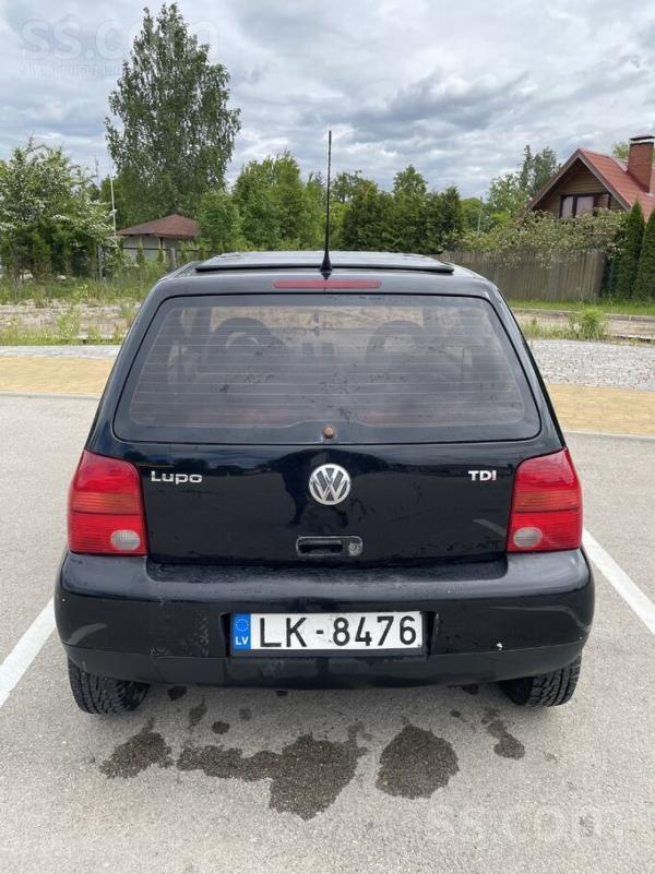Black Volkswagen Lupo 2000 in Aizkraukle, with an engine capacity of 1.40 L and mileage of 326 thousand km for 700 €, photo 3 on AUTOMOTO.COM.LV