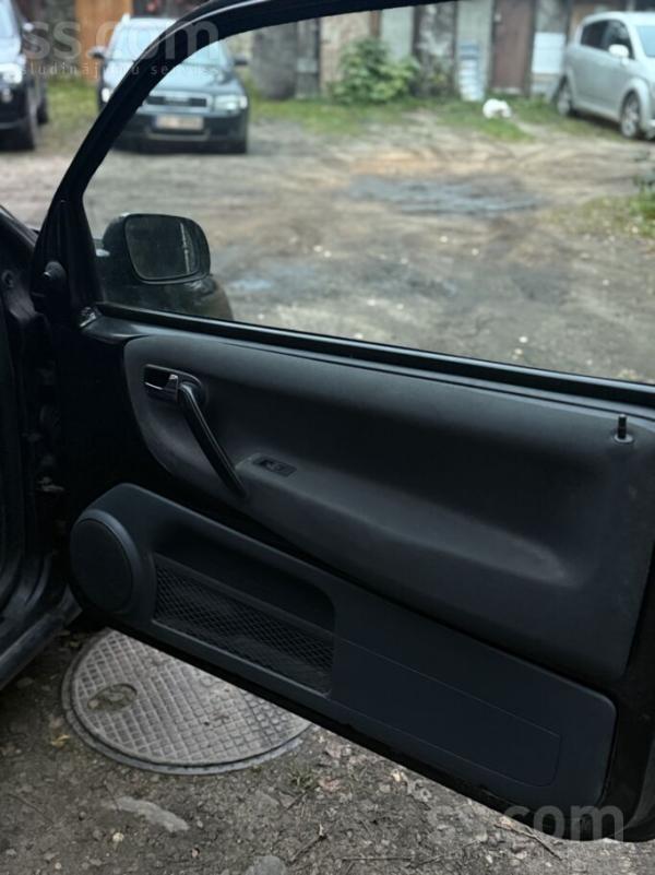 Black Volkswagen Lupo 2000 in Riga, with an engine capacity of 1.60 L and mileage of 183 thousand km for 1300 €, photo 6 on AUTOMOTO.COM.LV