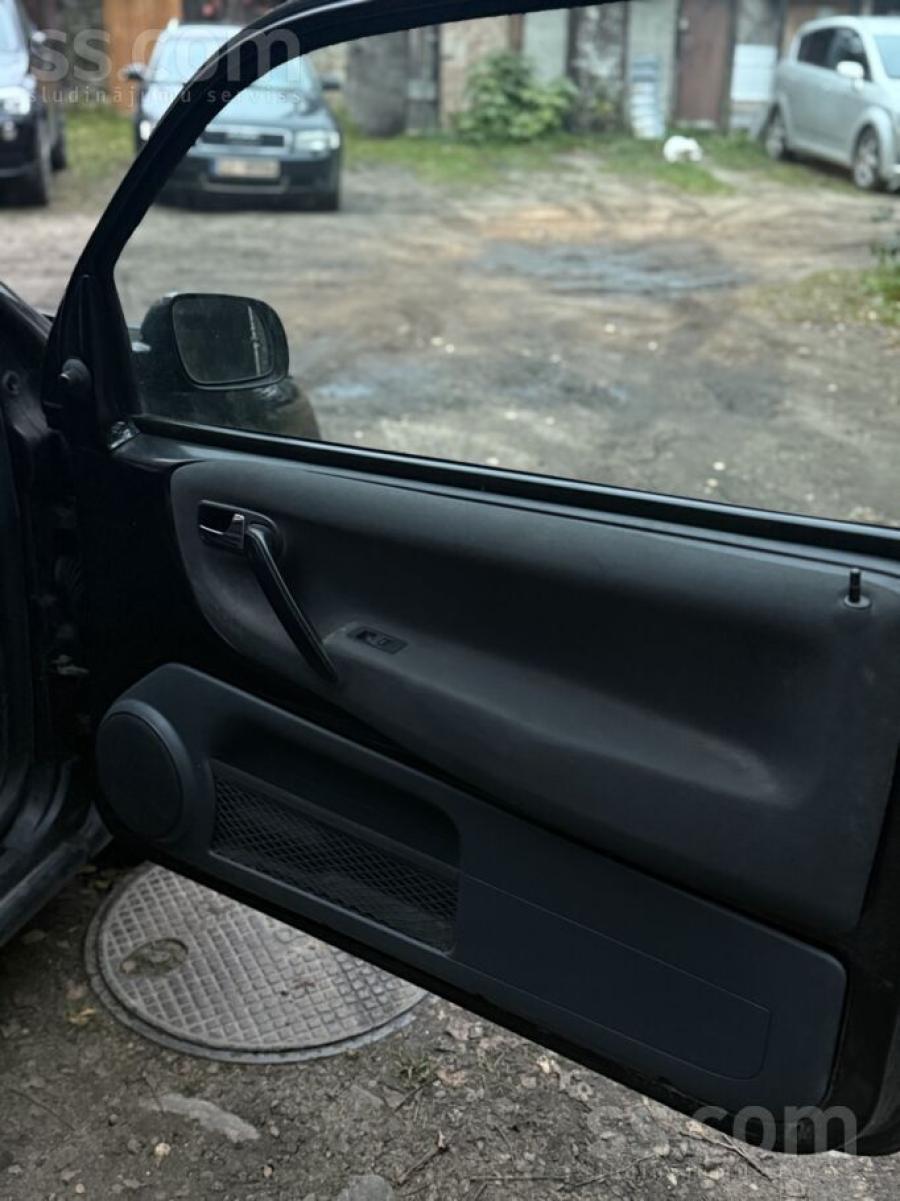 Black Volkswagen Lupo 2000 in Riga, with an engine capacity of 1.60 L and mileage of 183 thousand km for 1300 €, photo 6 on AUTOMOTO.COM.LV
