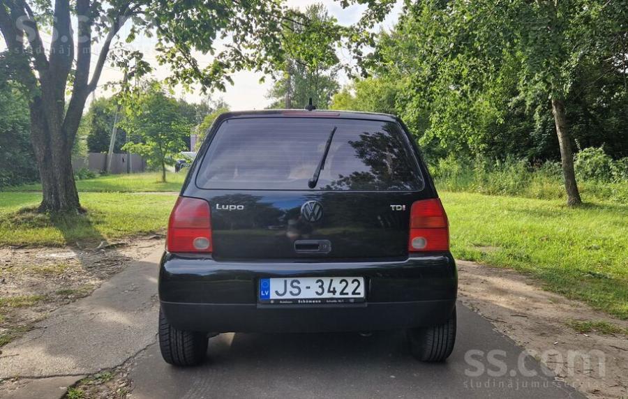 Black Volkswagen Lupo 2002 in Riga, with an engine capacity of 1.40 L and mileage of 265 thousand km for 1350 €, photo 2 on AUTOMOTO.COM.LV