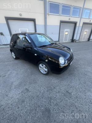 Melns Volkswagen Lupo 2002 Rīga, ar dzinēja tilpumu 1.40 L un nobraukumu 274 tūkst. km par 1430 €, foto  vietnē AUTOMOTO.COM.LV