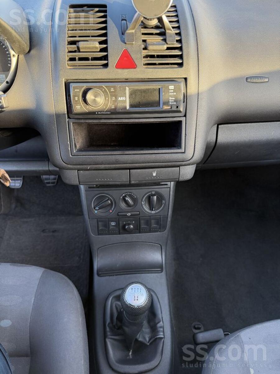 Melns Volkswagen Lupo 2005 Rīga, ar dzinēja tilpumu 1.00 L un nobraukumu 189 tūkst. km par 1199 €, foto 4 vietnē AUTOMOTO.COM.LV