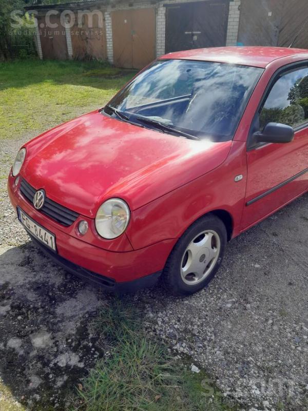Volkswagen Lupo 2003 in Riga on AUTOMOTO.COM.LV Red Volkswagen Lupo 2003 in Riga, with an engine capacity of 1.00 L and mileage of 180 thousand km for 1300 €, photo 3 on AUTOMOTO.COM.LV