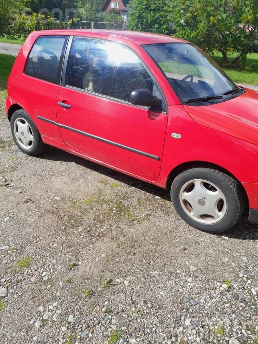 Red Volkswagen Lupo 2003 in Riga, with an engine capacity of 1.00 L and mileage of 180 thousand km for 1300 €, photo 4 on AUTOMOTO.COM.LV