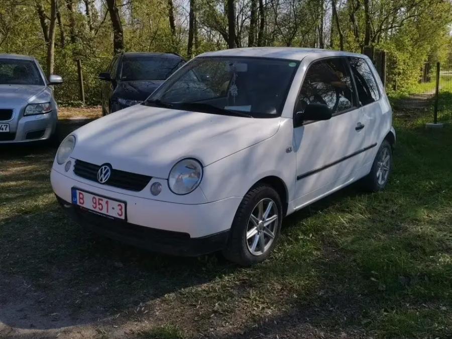 Белый Фольксваген Лупо 2003 в Гробиня, объемом двигателя 1.00 л и пробегом 259 тыс. км за 850 €, фото 1 на AUTOMOTO.COM.LV