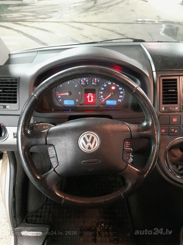 Smilšu krāsa Volkswagen Multivan 2008 Tallina, ar dzinēja tilpumu 2.50 L un nobraukumu 260 tūkst. km par 7500 €, foto 4 vietnē AUTOMOTO.COM.LV