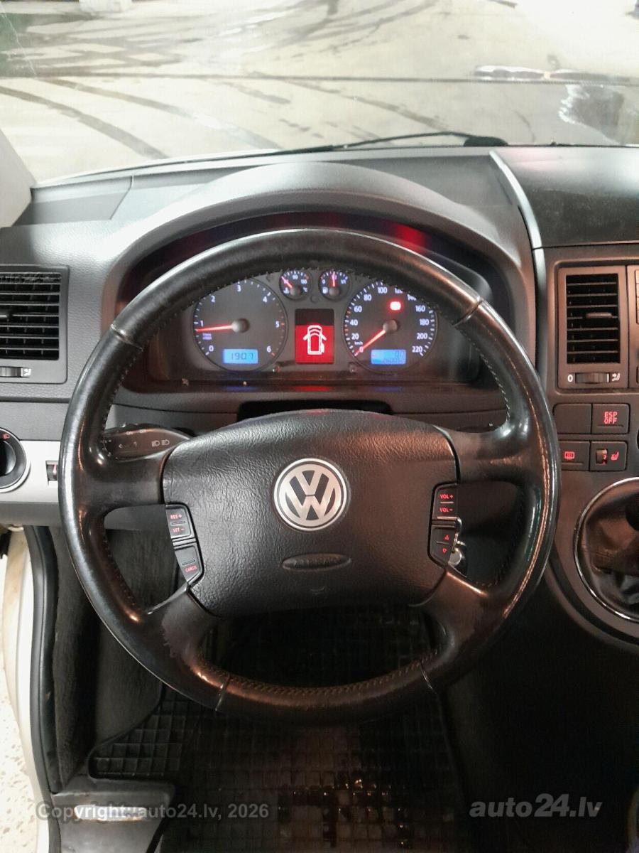 Smilšu krāsa Volkswagen Multivan 2008 Tallina, ar dzinēja tilpumu 2.50 L un nobraukumu 260 tūkst. km par 7500 €, foto 4 vietnē AUTOMOTO.COM.LV