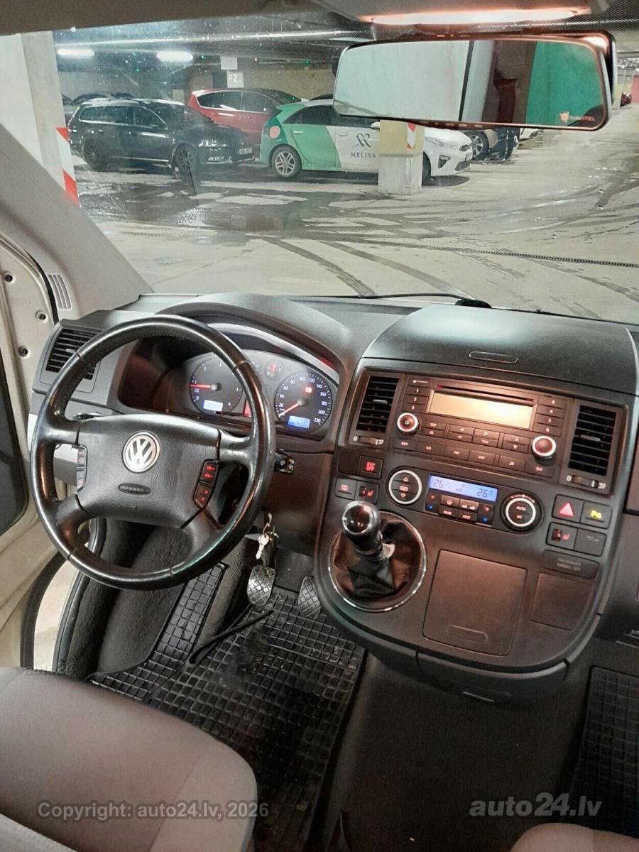 Smilšu krāsa Volkswagen Multivan 2008 Tallina, ar dzinēja tilpumu 2.50 L un nobraukumu 260 tūkst. km par 7500 €, foto 5 vietnē AUTOMOTO.COM.LV