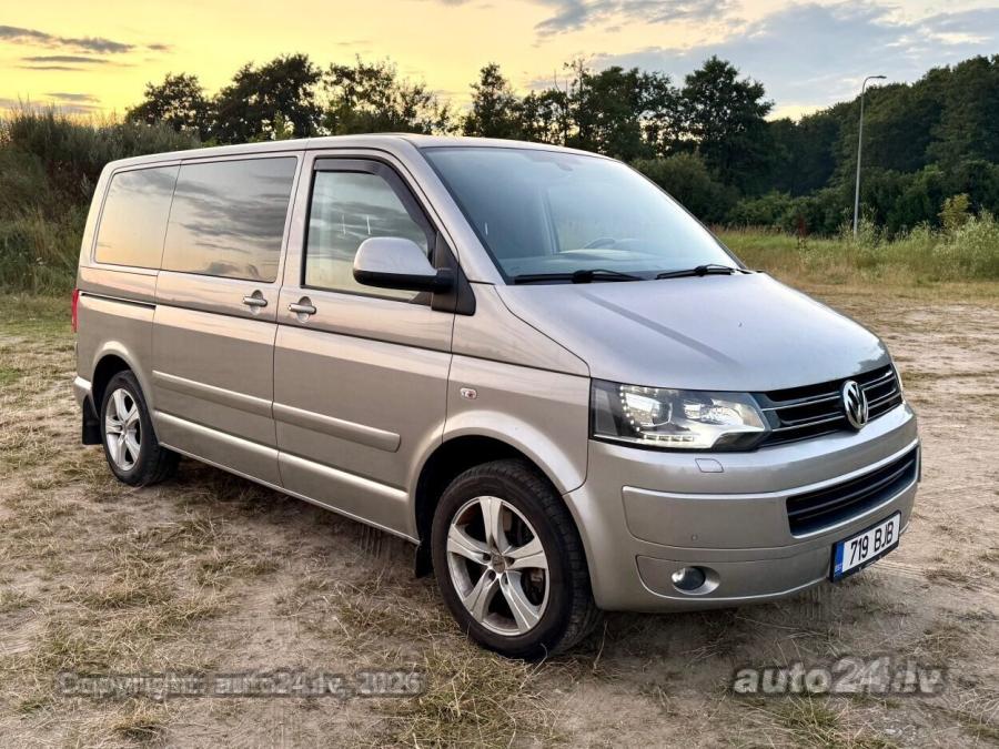 Smilšu krāsa Volkswagen Multivan 2012 Tallina, ar dzinēja tilpumu 2.00 L un nobraukumu 239 tūkst. km par 13900 €, foto 1 vietnē AUTOMOTO.COM.LV