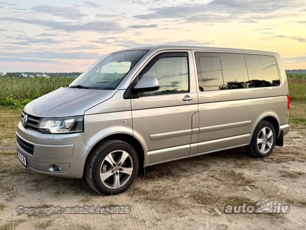 Smilšu krāsa Volkswagen Multivan 2012 Tallina, ar dzinēja tilpumu 2.00 L un nobraukumu 239 tūkst. km par 13900 €, foto 2 vietnē AUTOMOTO.COM.LV