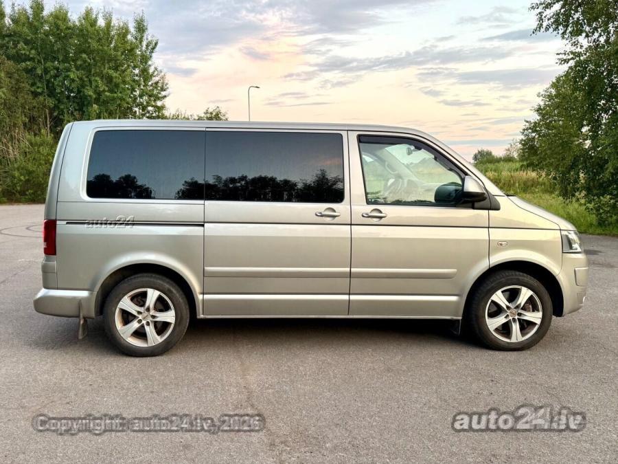 Smilšu krāsa Volkswagen Multivan 2012 Tallina, ar dzinēja tilpumu 2.00 L un nobraukumu 239 tūkst. km par 13900 €, foto 4 vietnē AUTOMOTO.COM.LV