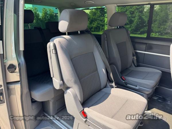 Smilšu krāsa Volkswagen Multivan 2012 Tallina, ar dzinēja tilpumu 2.00 L un nobraukumu 239 tūkst. km par 13900 €, foto 8 vietnē AUTOMOTO.COM.LV