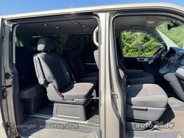 Smilšu krāsa Volkswagen Multivan 2012 Tallina, ar dzinēja tilpumu 2.00 L un nobraukumu 239 tūkst. km par 13900 €, foto 9 vietnē AUTOMOTO.COM.LV