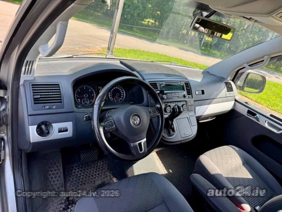 Smilšu krāsa Volkswagen Multivan 2012 Tallina, ar dzinēja tilpumu 2.00 L un nobraukumu 239 tūkst. km par 13900 €, foto 12 vietnē AUTOMOTO.COM.LV