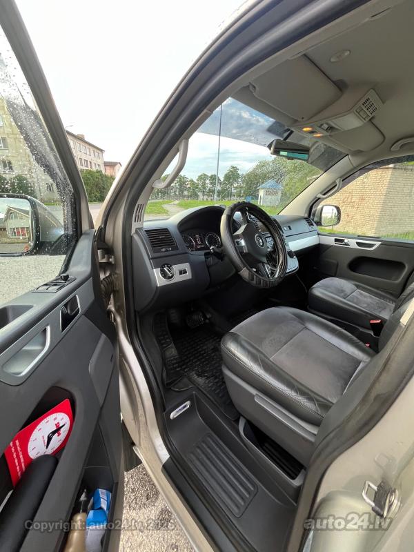 Smilšu krāsa Volkswagen Multivan 2012 Tallina, ar dzinēja tilpumu 2.00 L un nobraukumu 247 tūkst. km par 17200 €, foto 9 vietnē AUTOMOTO.COM.LV