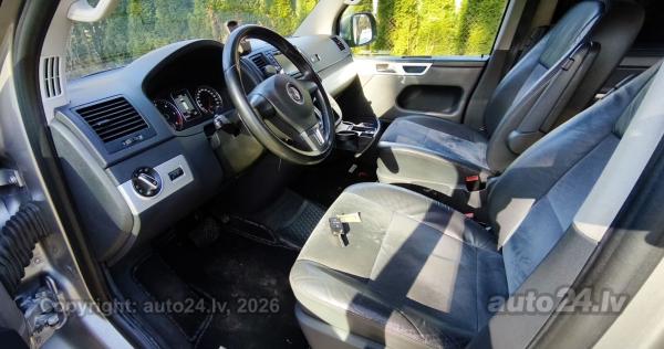 Smilšu krāsa Volkswagen Multivan 2014 Tallina, ar dzinēja tilpumu 2.00 L un nobraukumu 245 tūkst. km par 17500 €, foto 6 vietnē AUTOMOTO.COM.LV