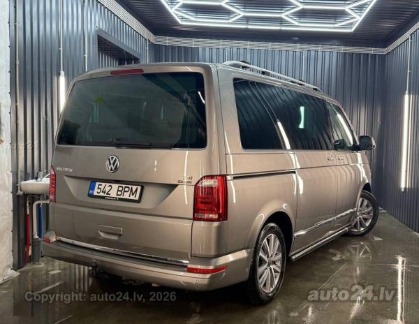 Smilšu krāsa Volkswagen Multivan 2015 Tallina, ar dzinēja tilpumu 2.00 L un nobraukumu 226 tūkst. km par 26999 €, foto 9 vietnē AUTOMOTO.COM.LV