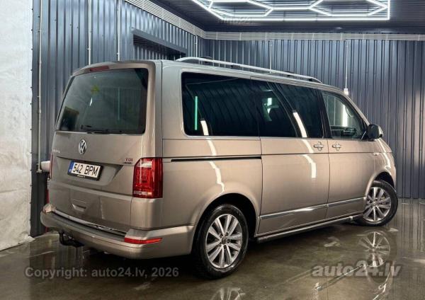 Smilšu krāsa Volkswagen Multivan 2015 Tallina, ar dzinēja tilpumu 2.00 L un nobraukumu 226 tūkst. km par 26999 €, foto 10 vietnē AUTOMOTO.COM.LV