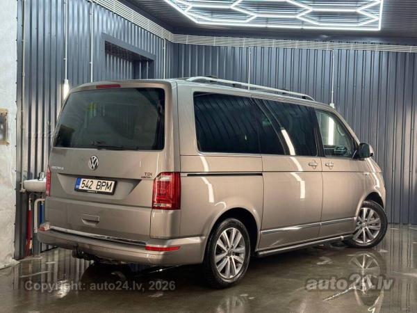 Smilšu krāsa Volkswagen Multivan 2015 Tallina, ar dzinēja tilpumu 2.00 L un nobraukumu 226 tūkst. km par 26999 €, foto 11 vietnē AUTOMOTO.COM.LV