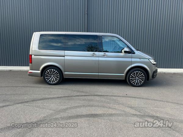Smilšu krāsa Volkswagen Multivan 2021 Tallina, ar dzinēja tilpumu 2.00 L un nobraukumu 128 tūkst. km par 41900 €, foto 3 vietnē AUTOMOTO.COM.LV