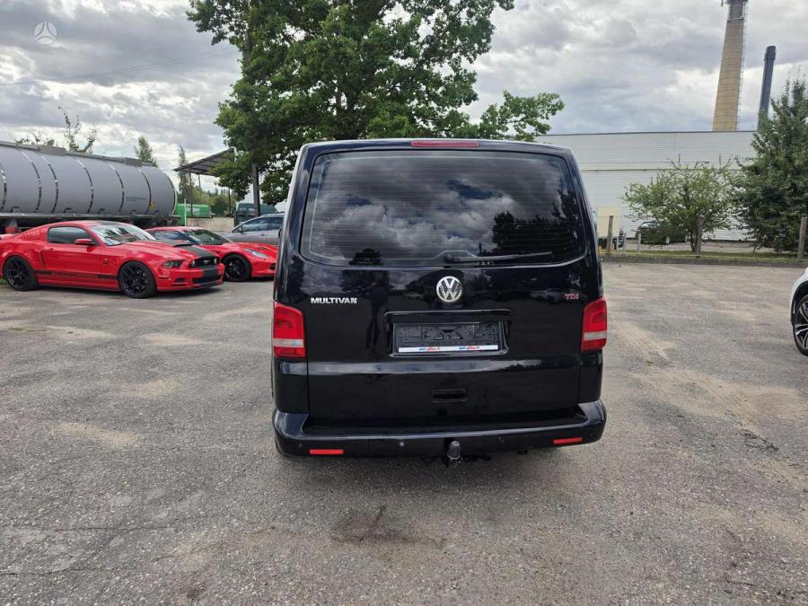 Melns Volkswagen Multivan 2009 Kėdainiai, ar dzinēja tilpumu 2.00 L un nobraukumu 309 tūkst. km par 12999 €, foto 6 vietnē AUTOMOTO.COM.LV