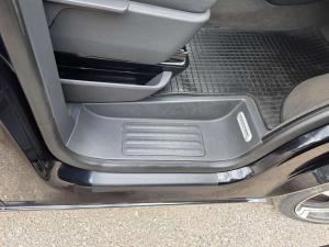 Melns Volkswagen Multivan 2009 Kėdainiai, ar dzinēja tilpumu 2.00 L un nobraukumu 309 tūkst. km par 12999 €, foto 18 vietnē AUTOMOTO.COM.LV