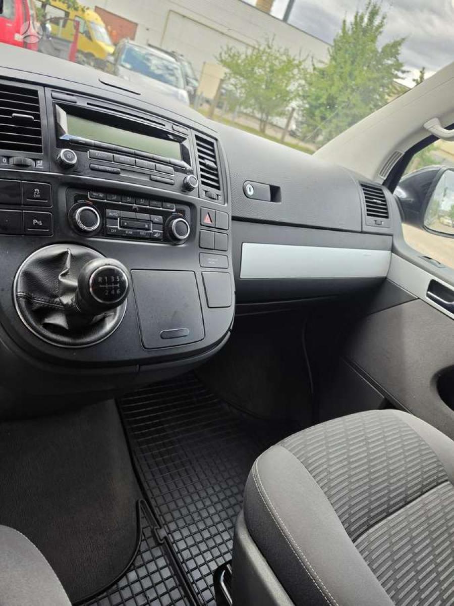 Melns Volkswagen Multivan 2009 Kėdainiai, ar dzinēja tilpumu 2.00 L un nobraukumu 309 tūkst. km par 12999 €, foto 26 vietnē AUTOMOTO.COM.LV